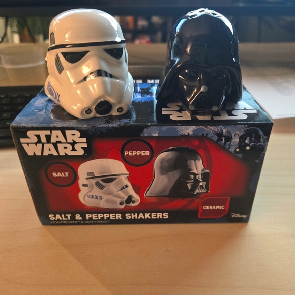 Disney | Kitchen | Star Wars Salt And Pepper Shakers Set | Poshmark